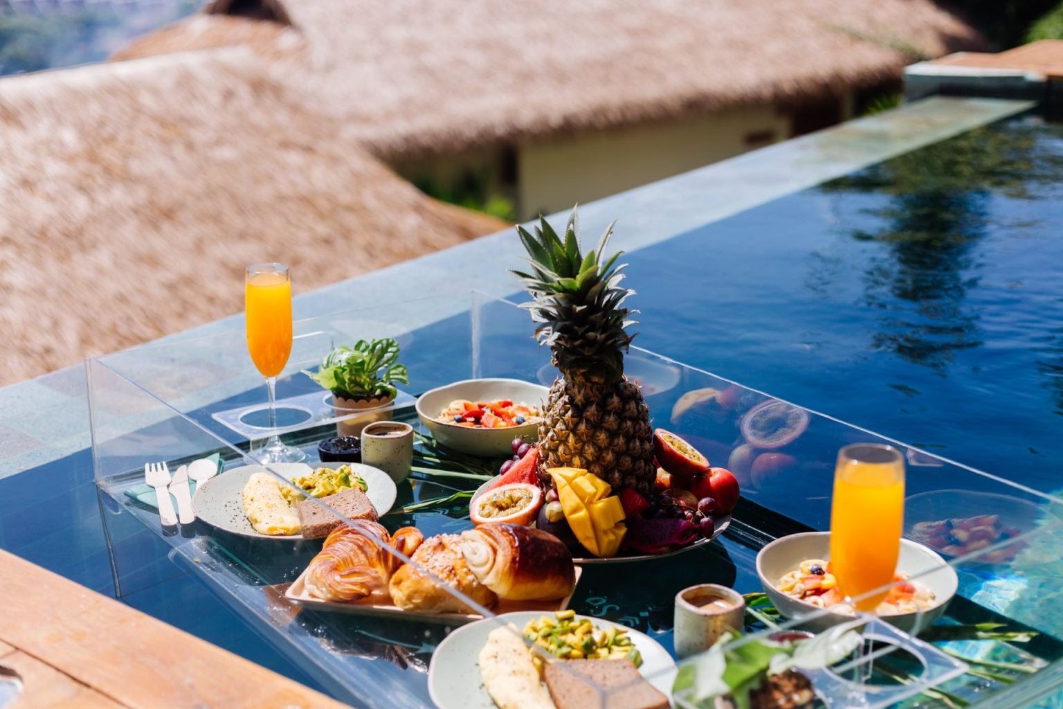 Floating Breakfast Ideas For Your Summer Getaway | Luxury Living