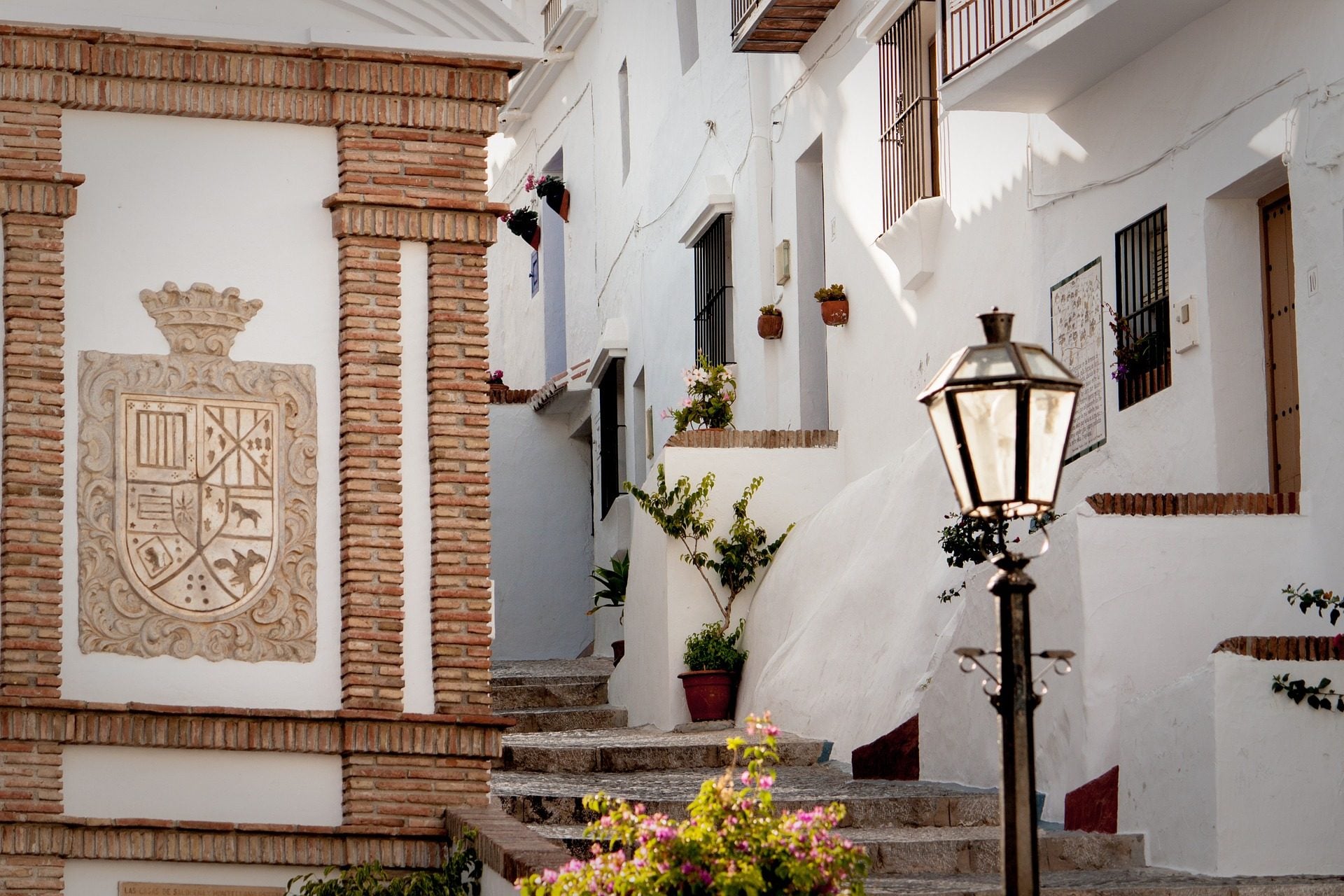 Traditional Spanish Decor | Brittany Corporation